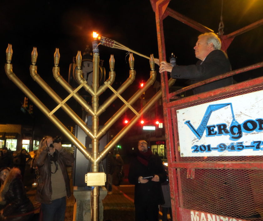 Englewood marks Hanukkah with festivities — Pascack Press & Northern ...